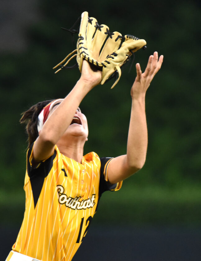 Florida holds off a Hawaii rally late to defeat West champions | News ...